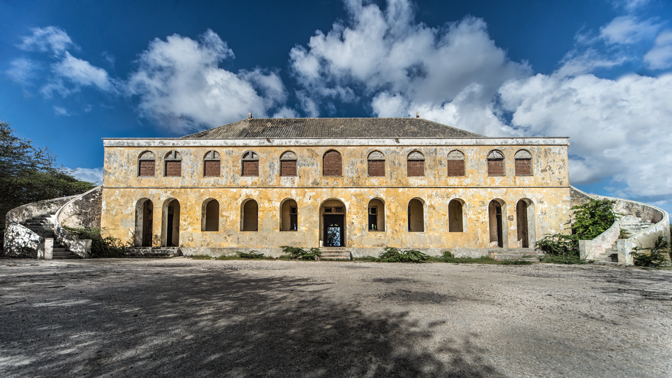 Quarantine Building - Michael van Drunen